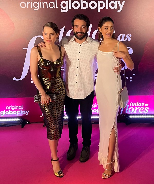 Nascida em Paris, Yara Charry canta em francês ao lado de Mumuzinho ...