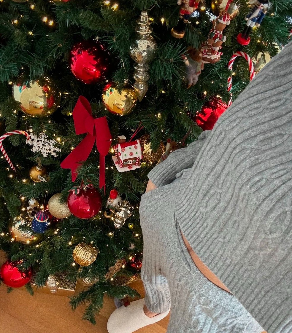 Kelly Piquet exibe decoração de Natal em sua casa