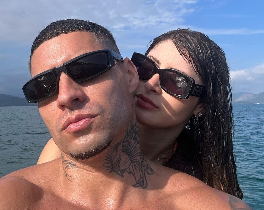 Filipe Ret exibe novo clique romântico ao lado da namorada Agatha Sá