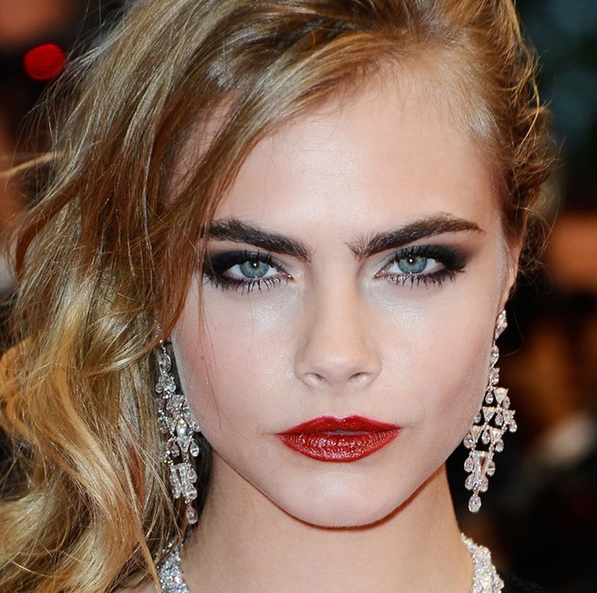 A cara da Cara: tenha sobrancelhas como as da top em apenas 3 passos