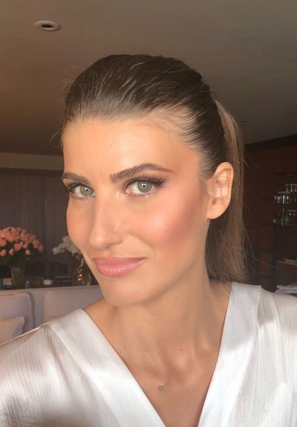 Michelle Alves aposta em maquiagem natural para casamento com Guy Oseary