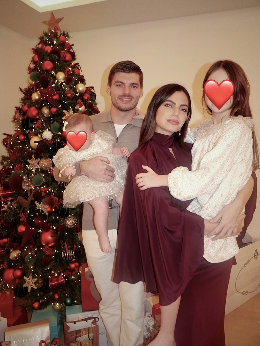 Kelly Piquet posa com Max Verstappen e as filhas: 'A família que sempre ...