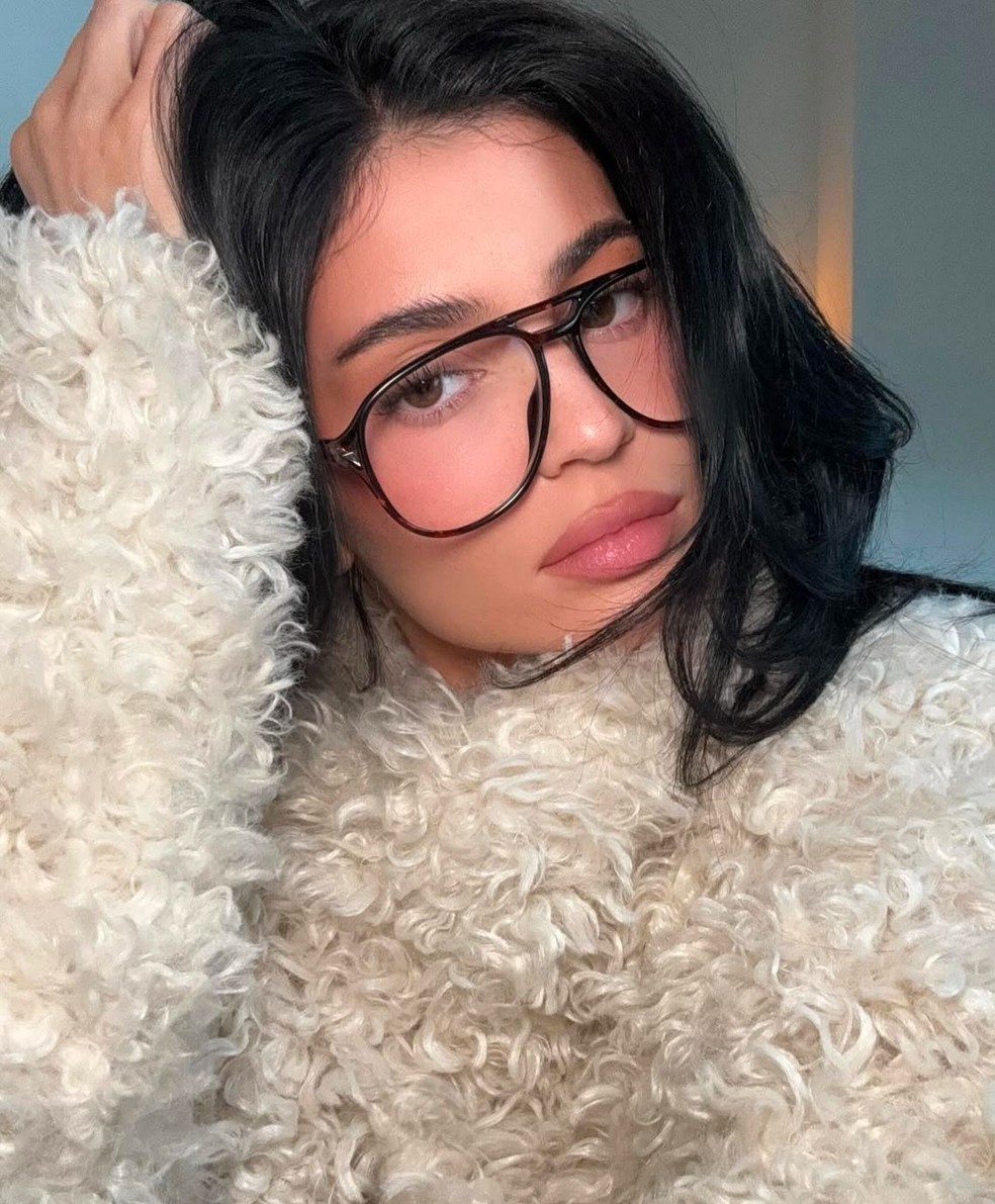 Kylie Jenner esbanja estilo em novos cliques