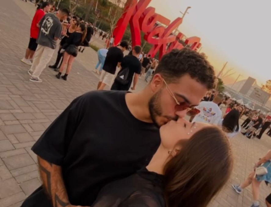 Ronald posa com a namorada em clima de romance no Rock in Rio