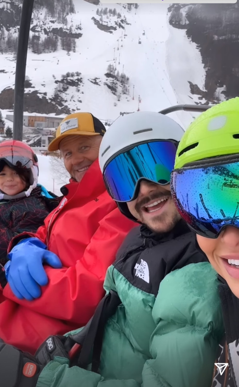 Sabrina Sato mostra farra na neve com Nicolas Prattes e a filha, Zoe na ...