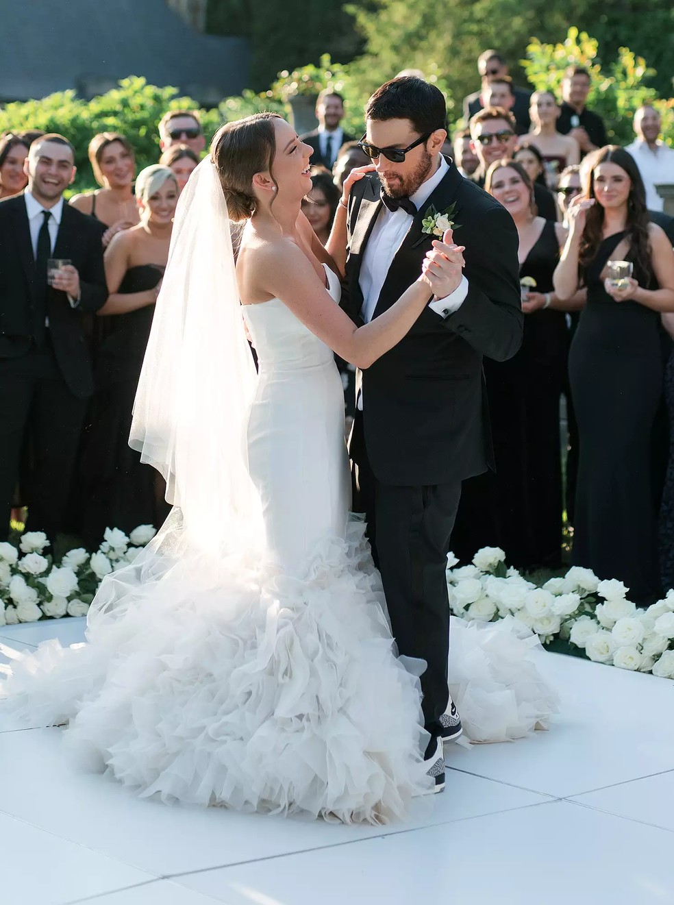 Eminem posa ao lado da filha em cerimônia de casamento e web reage ...