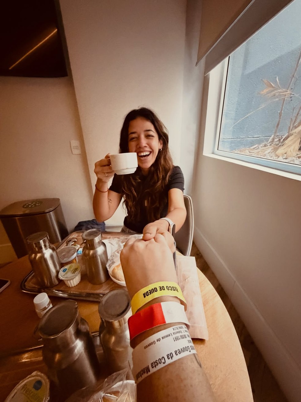 Tati Machado revela ida ao hospital e alerta seguidores: 'Beba água'