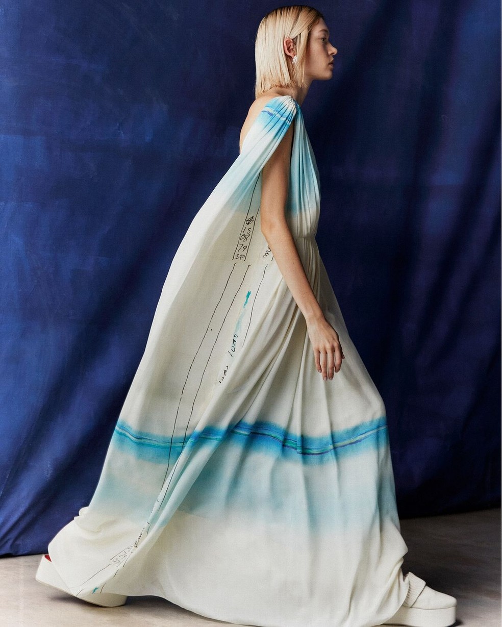 Em Paris, Janja Silva veste marcas brasileiras para recepção no Louvre