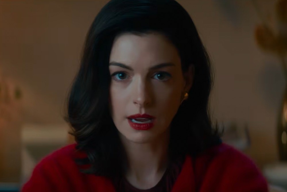 'Verity' ganha trailer com cena entre Anne Hathaway e Dakota Johnson ...