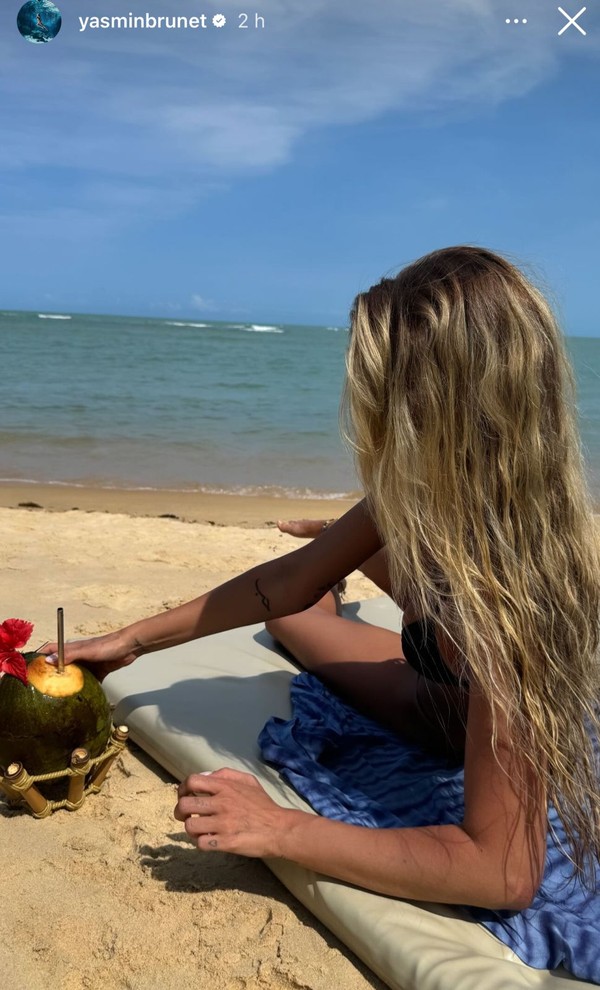 Yasmin Brunet exibe registros na Bahia