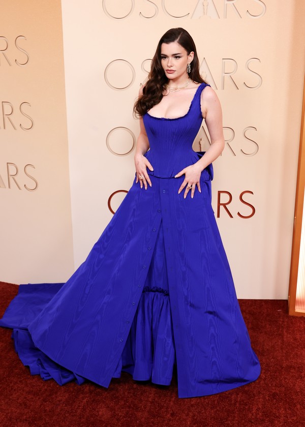 Oscar 2026: Barbie Ferreira aposta em silhueta marcada