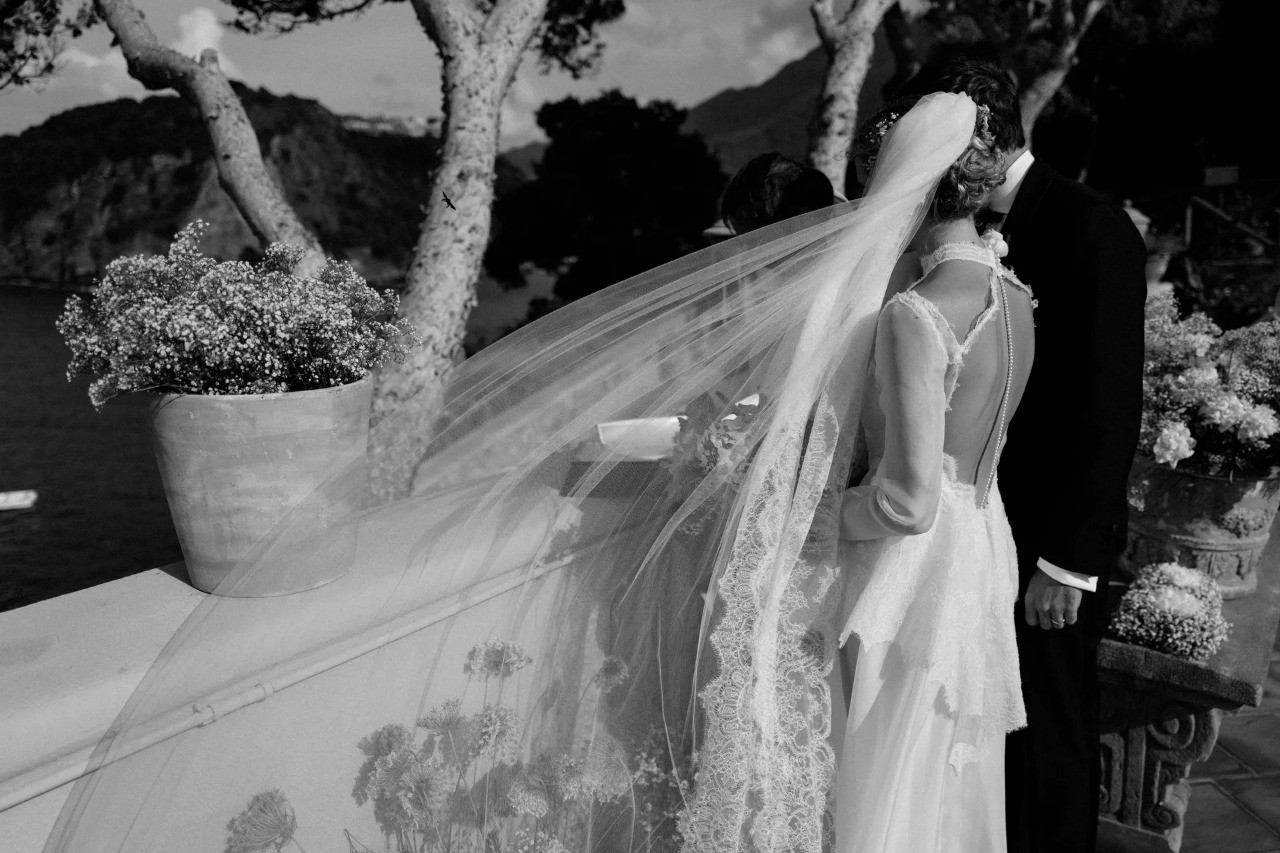 Essa noiva desenhou seu próprio vestido para seu “casamento nas nuvens ...