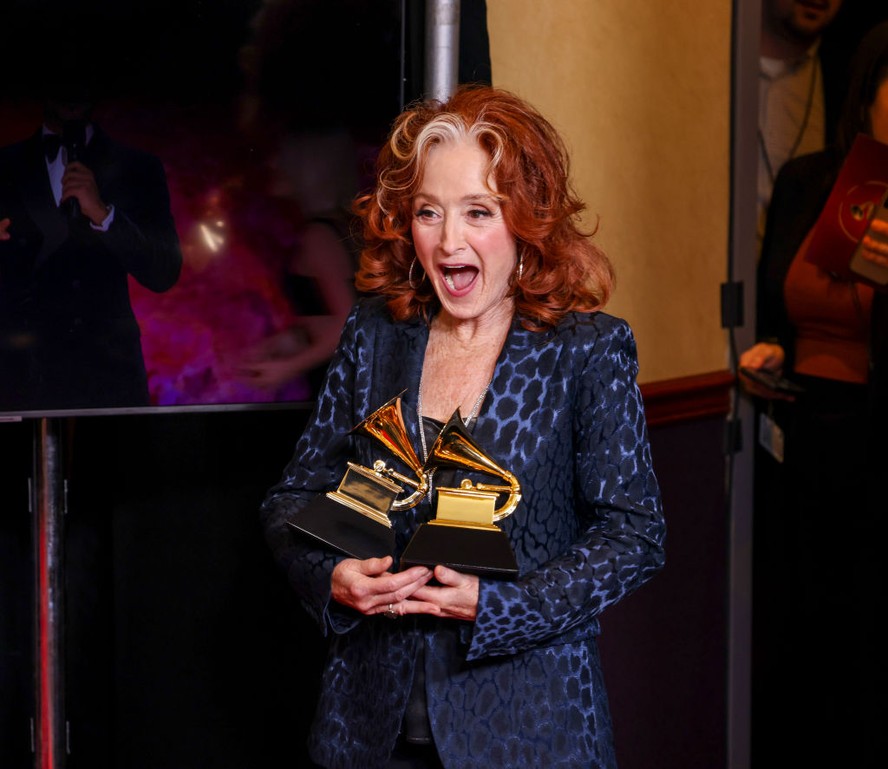 Quem é Bonnie Raitt? Cantora de blues vence Beyoncé, Adele, Taylor ...