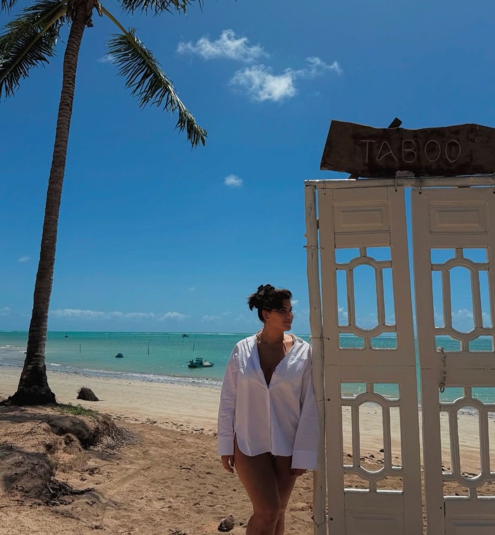 Giulia Costa abre álbum de fim de ano em São Miguel dos Milagres