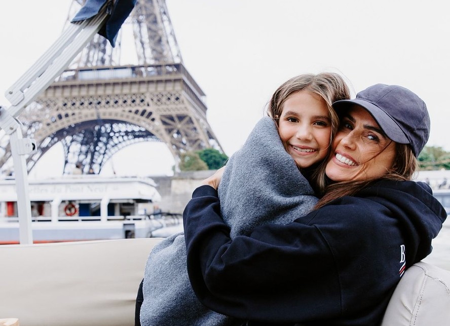 Deborah Secco faz homenagem para Maria Flor em aniversário de 9 anos
