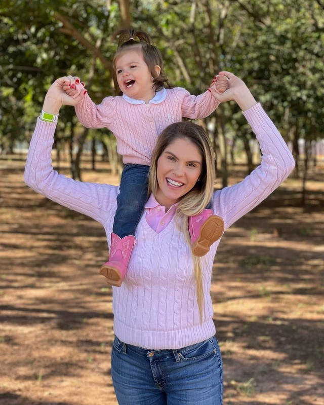 Bárbara Evans se derrete pela filha, Ayla