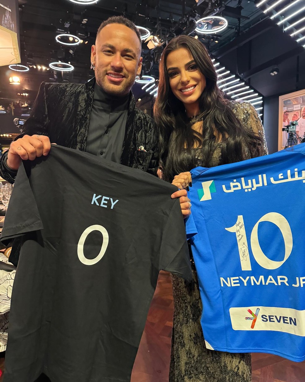 Key Alves posa com Neymar: 'Ansiosa pra te ver jogar e brilhar como sempre'