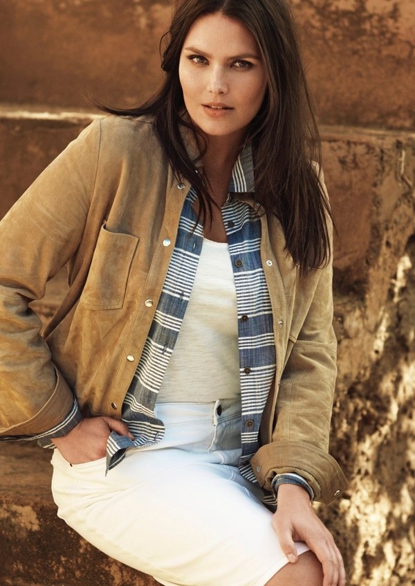 Plus Size Candice Huffine mostra suas curvas na campanha da Violeta