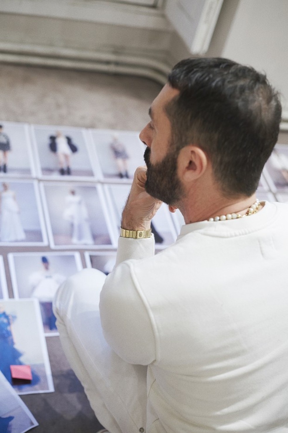 Entre no ateliê de alta-costura de Giambattista Valli