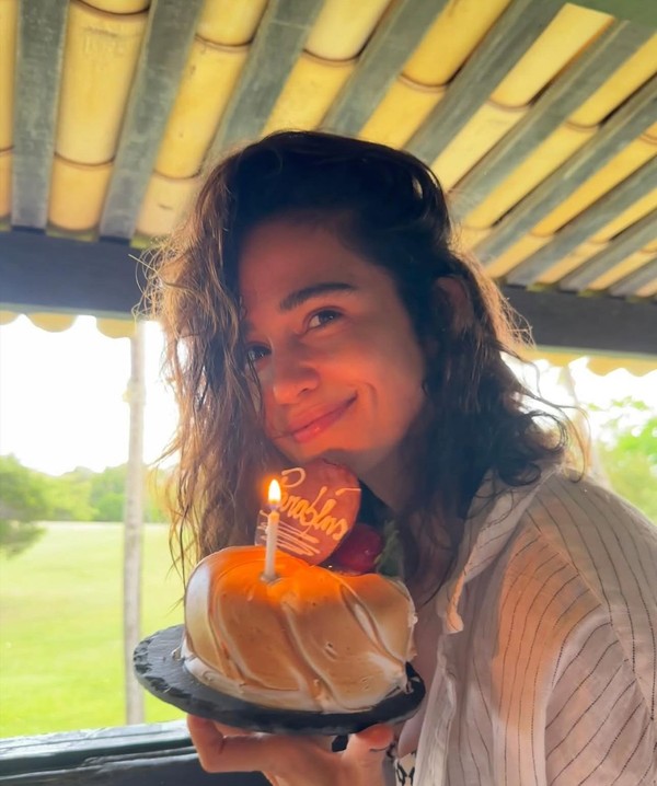Nanda Costa celebra a chegada dos 39 anos