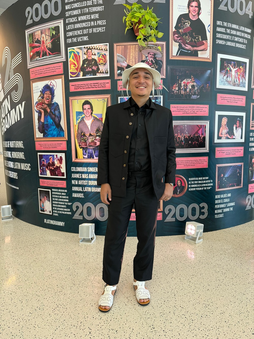 João Gomes e Lulu Santos se encontram nos bastidores do Grammy Latino 2024