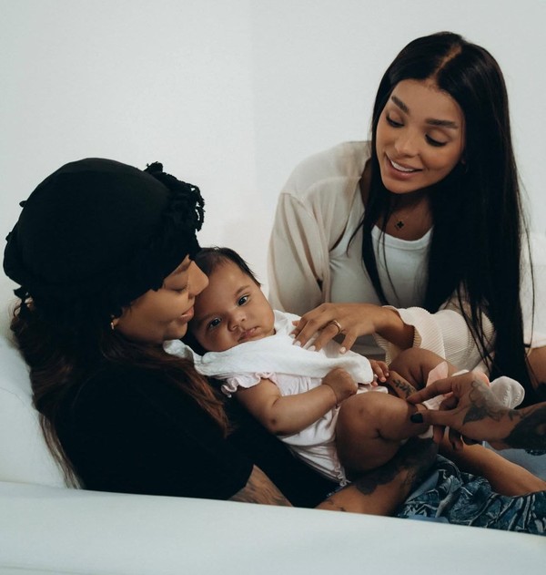 Ludmilla exibe cliques inéditos da filha, Zuri