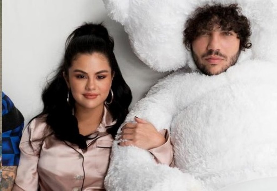 Selena Gomez rebate críticas após assumir namoro: 'Não vou ficar com ...