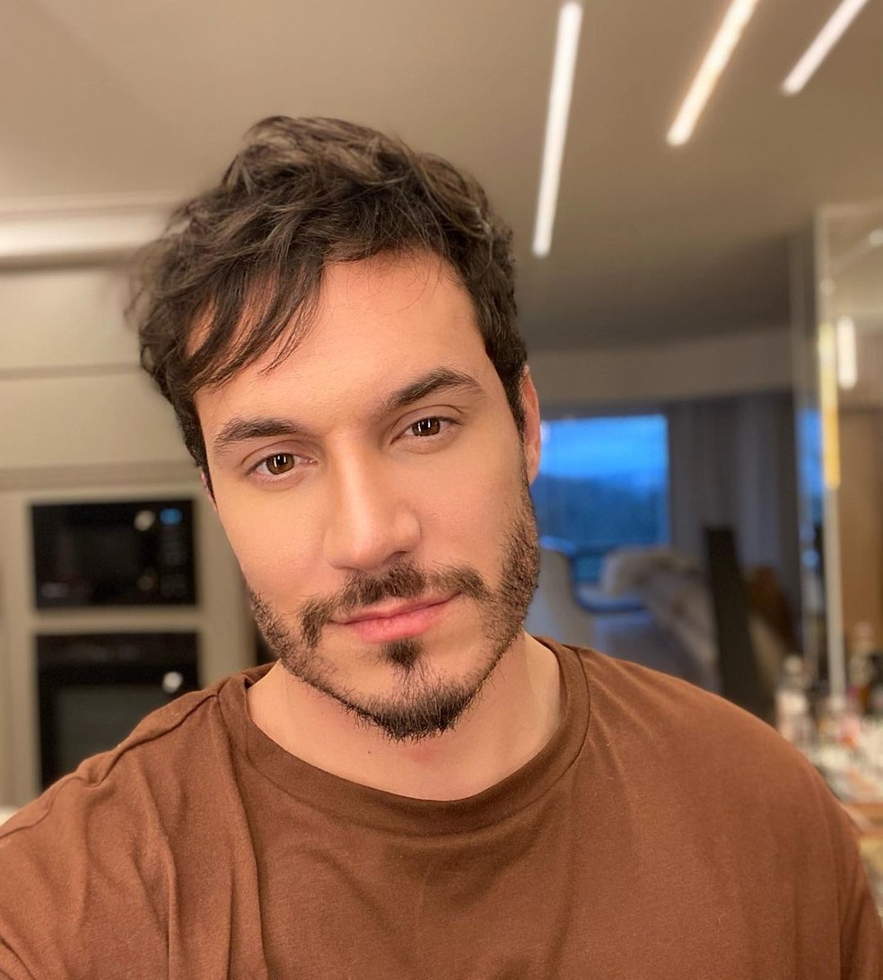 Eliezer exibe antes e depois de procedimentos estéticos