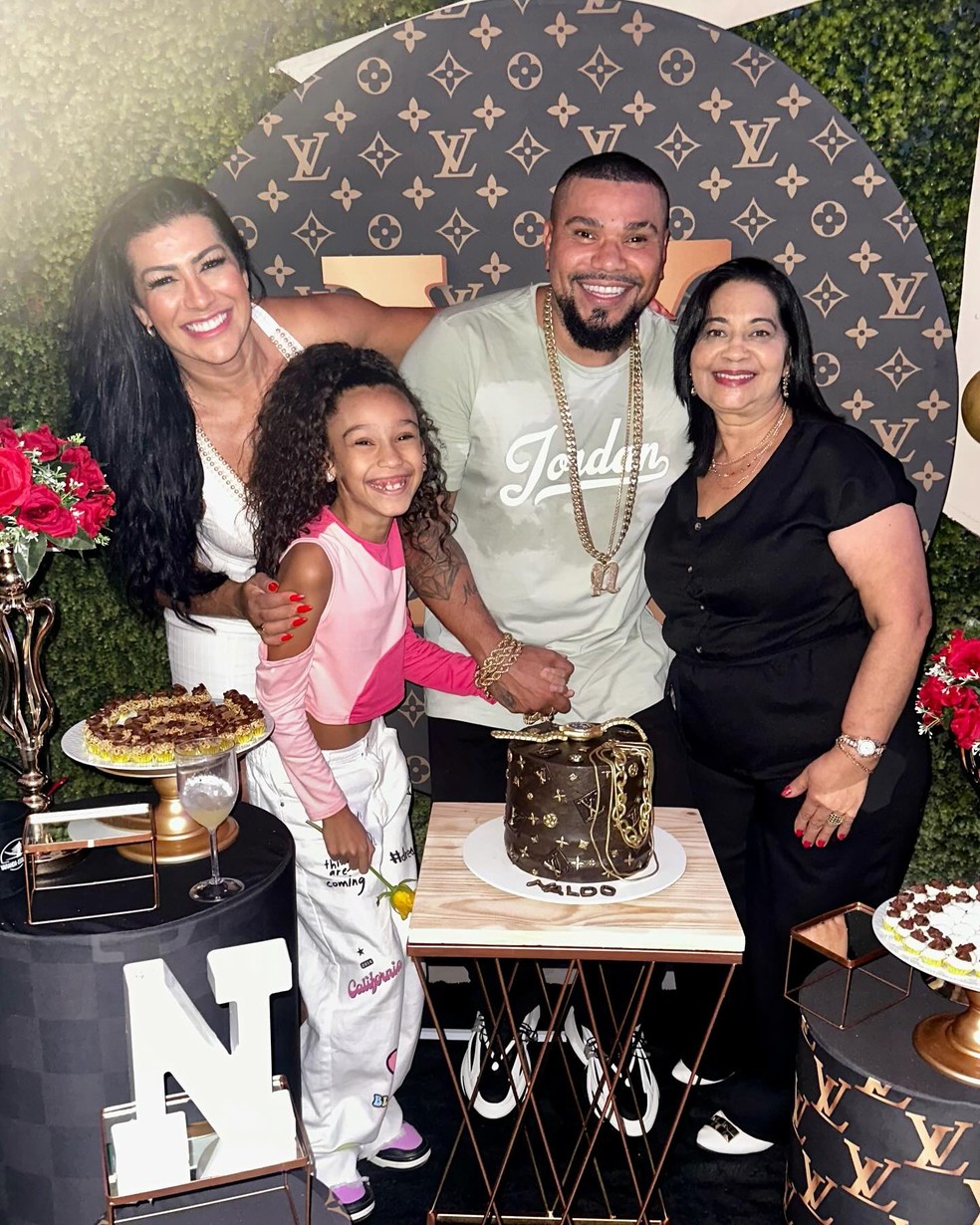 Naldo Benny celebra aniversário com 