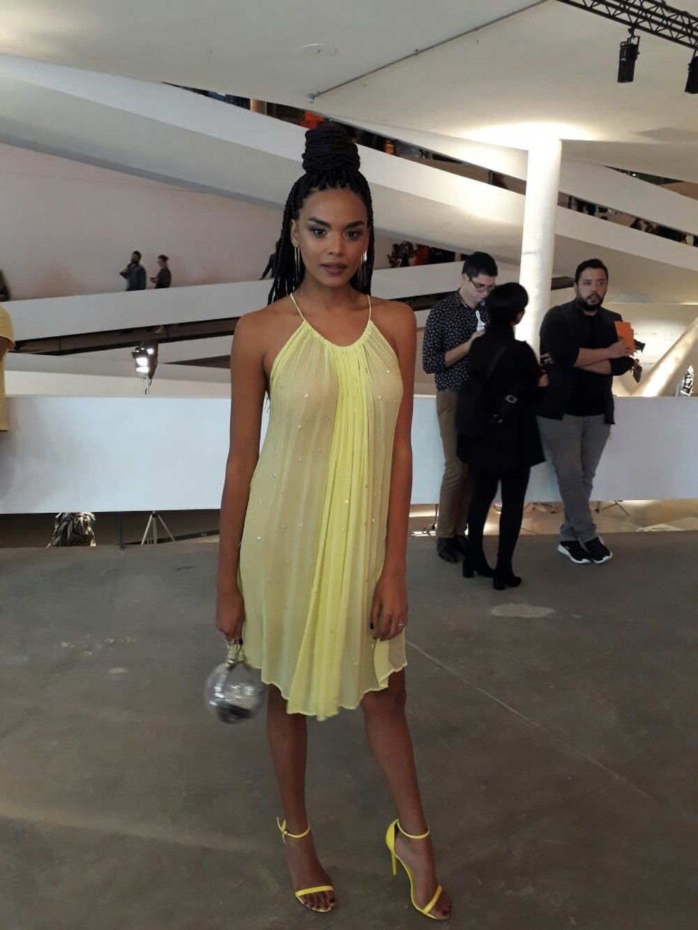 Lucy Ramos relembra época como modelo: 'sofria muito'