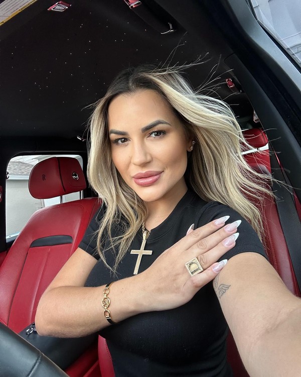 Deolane Bezerra exibe nova casa que comprou em Orlando, Estados Unidos