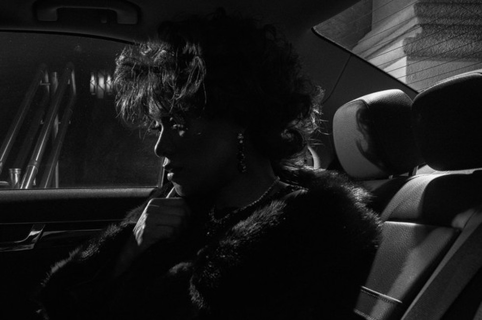 Leilah Moreno se transforma em Whitney Houston com R$ 1 milhão em joias