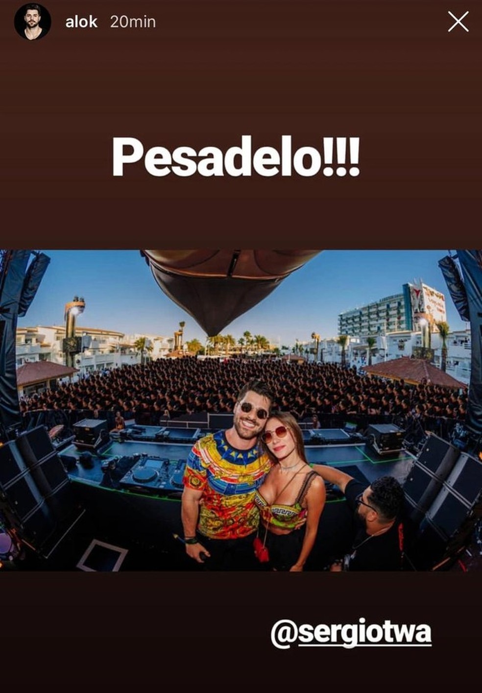 Alok posa com Romana, reclama de intruso e ganha memes na internet