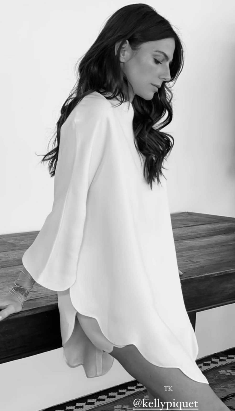 Kelly Piquet esbanja beleza em novo ensaio P&B