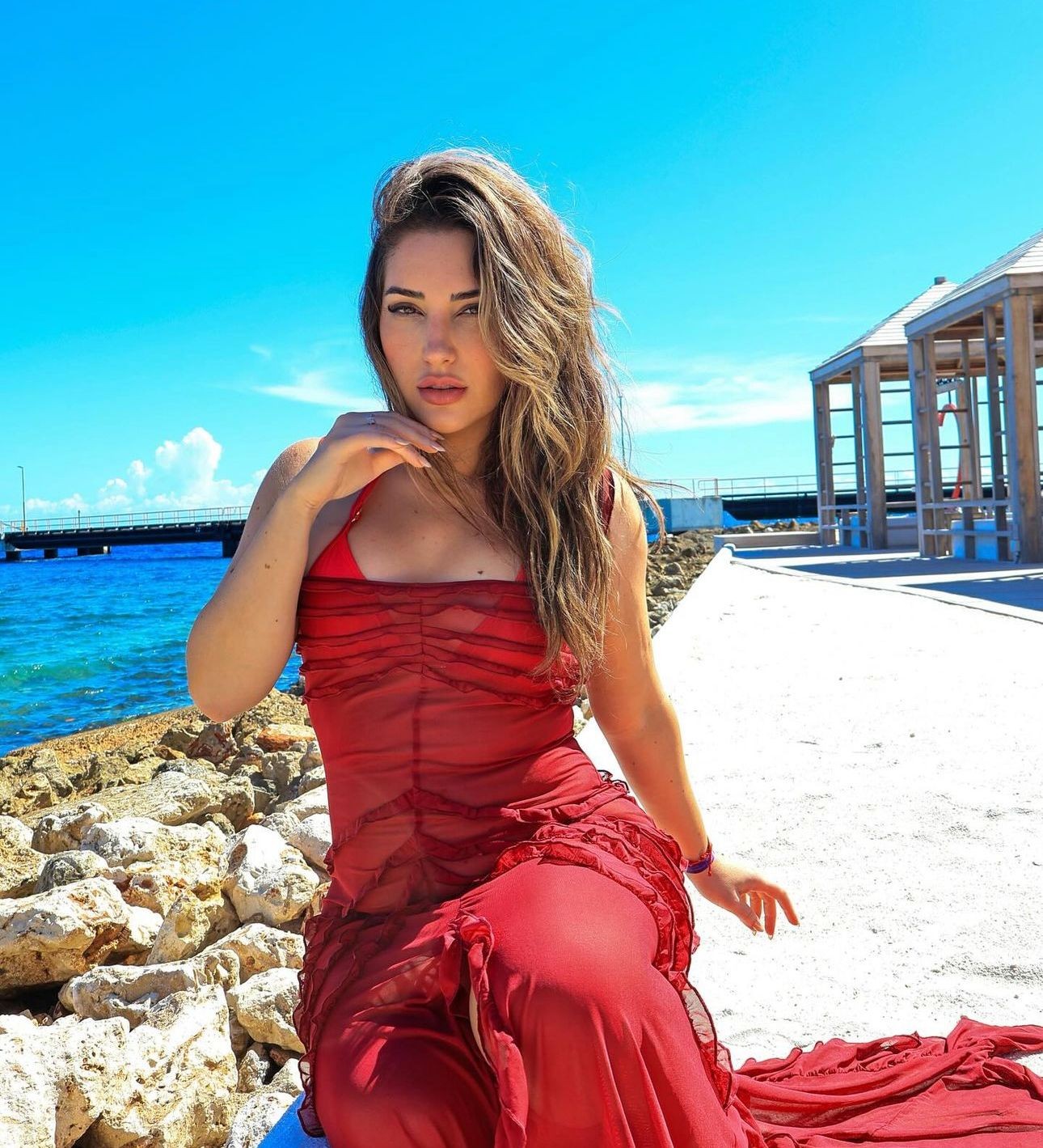 Amanda Meirelles exibe novos registros de Curaçao
