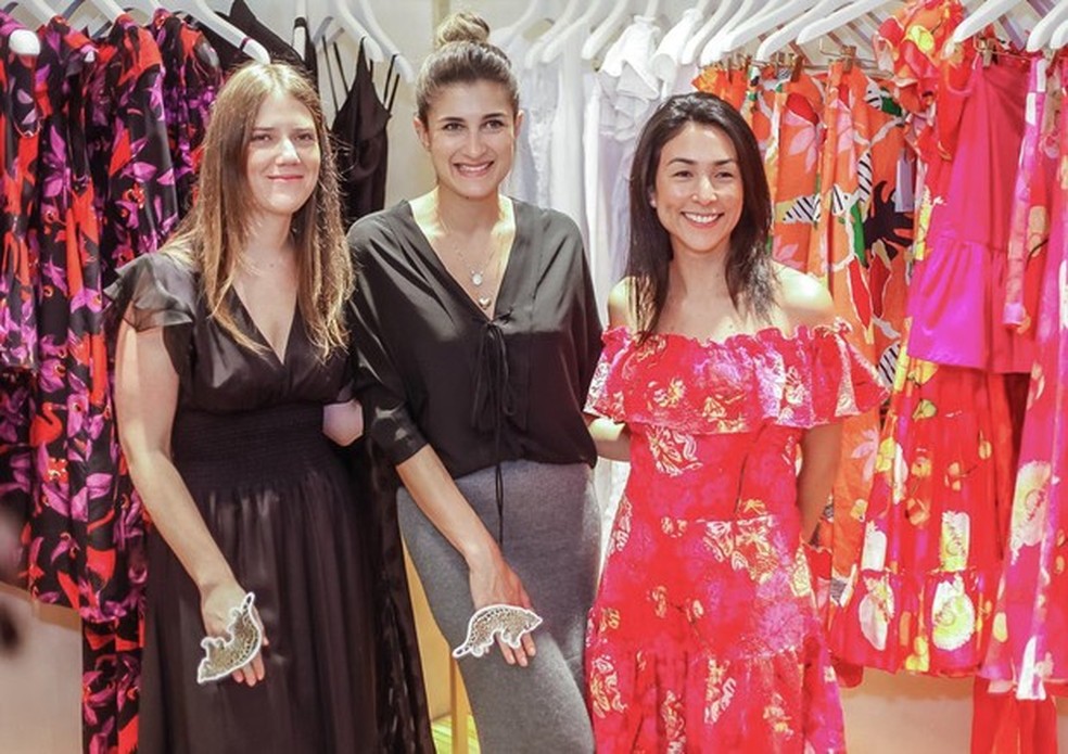 Isolda celebra abertura da primeira loja da marca