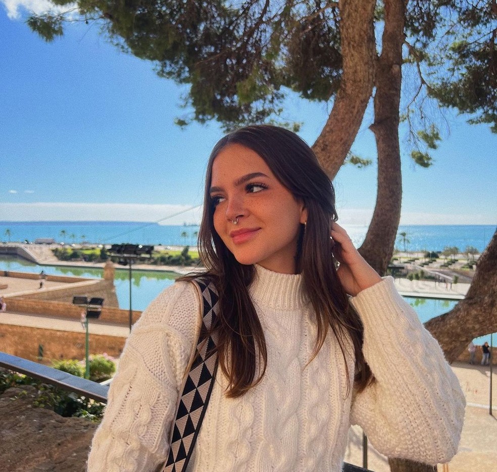 Mel Maia abre álbum de viagem a Espanha