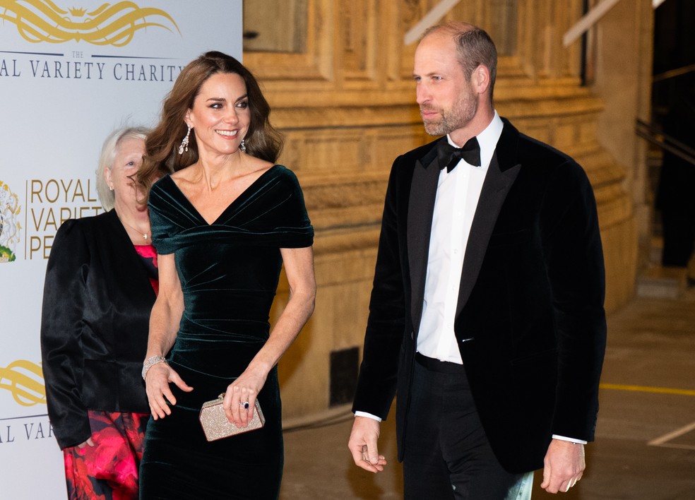 Kate Middleton e Príncipe William surgem juntos no tapete vermelho do ...