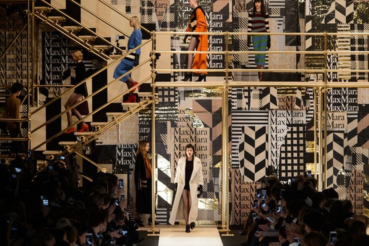 Max Mara aposta em coleção para mulheres modernas