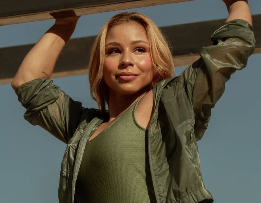 Flávia Saraiva esbanja charme e beleza em novo clique