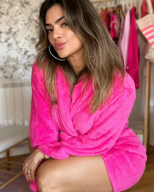 Kelly Key volta a posar com tendência de 'Barbie'