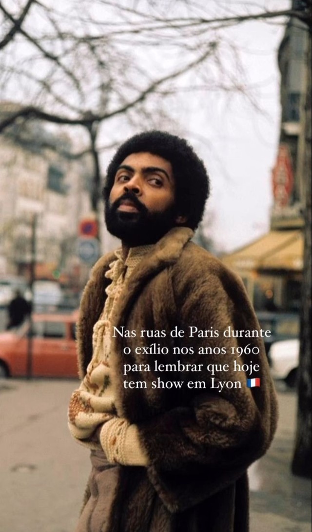 Gilberto Gil relembra foto da década de 60 em Paris: 'Durante o exílio'