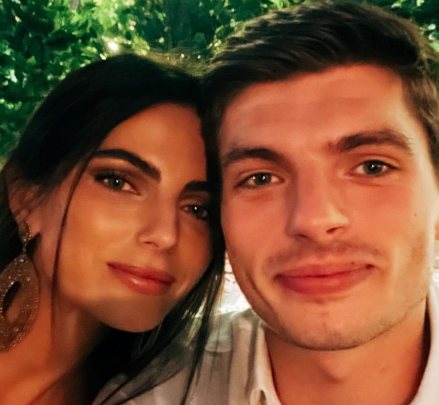 Após vitória de Max Verstappen em Abu Dhabi, Kelly Piquet posa coladinha com o namorado