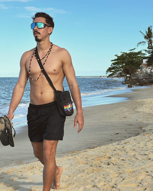 Gabriel David abre álbum de viagem a Bahia com Giovanna Lancellotti