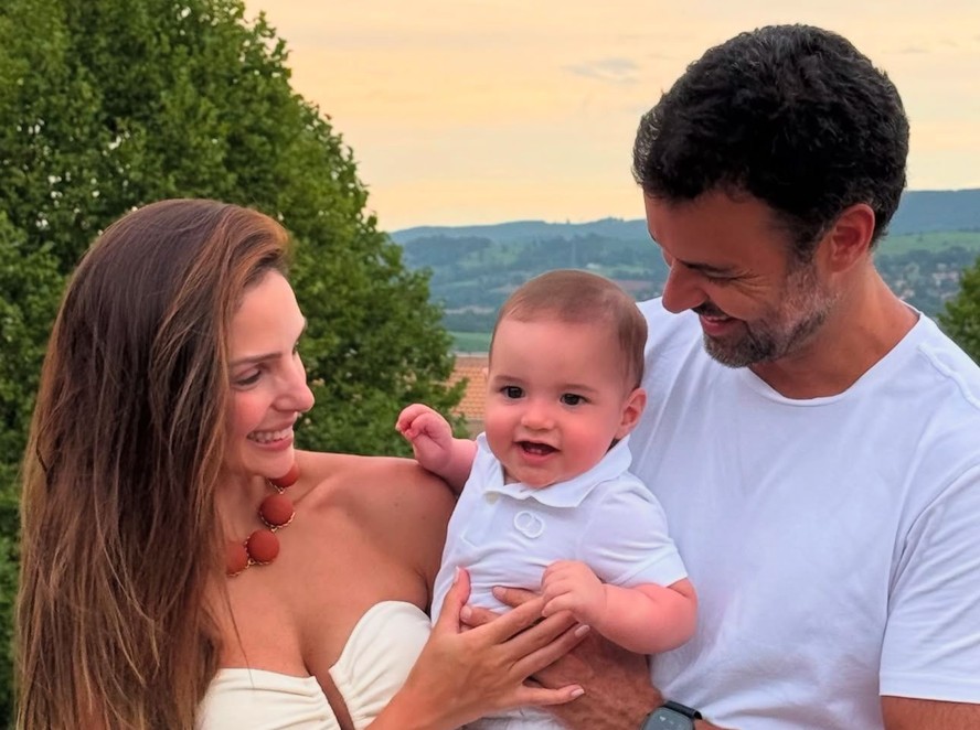 Carol Celico exibe primeiro Réveillon do filho caçula, Rafael