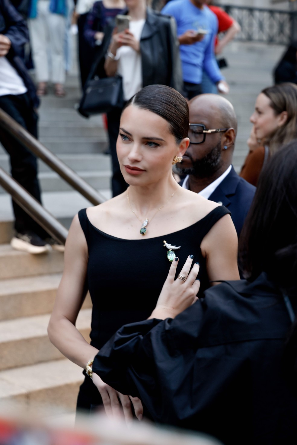 Arrume-se com Adriana Lima para a festa da Blue Book da Tiffany em Nova ...