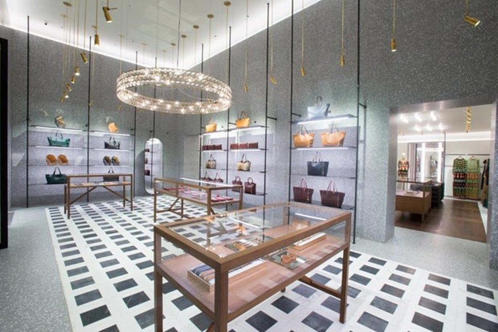 Por dentro da nova loja da Valentino, no shopping Village Mall