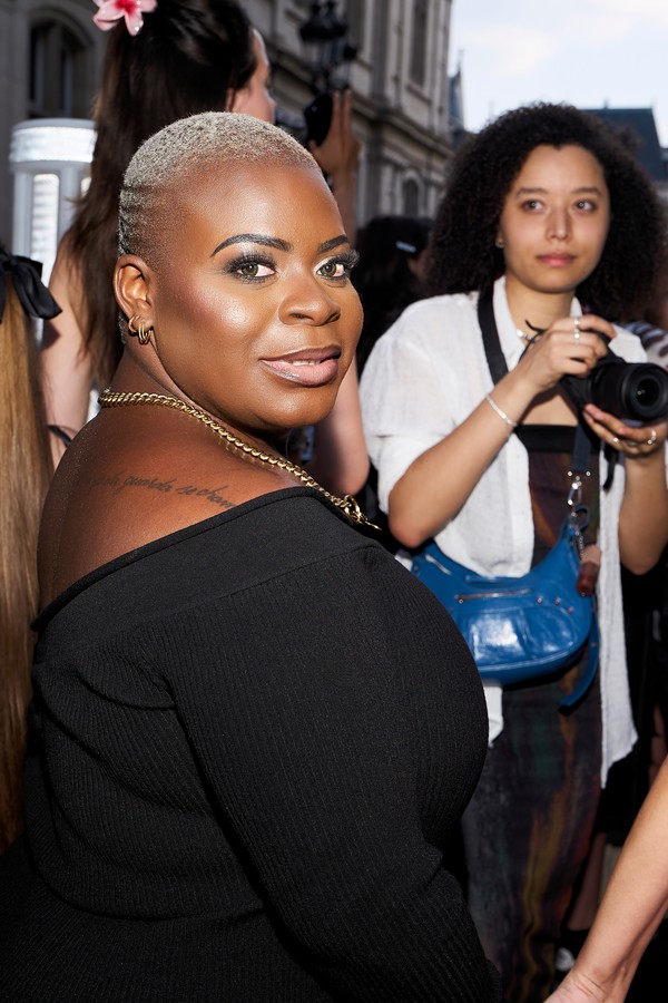 Jojo Todynho elege look assimétrico para prestigiar desfile durante a ...