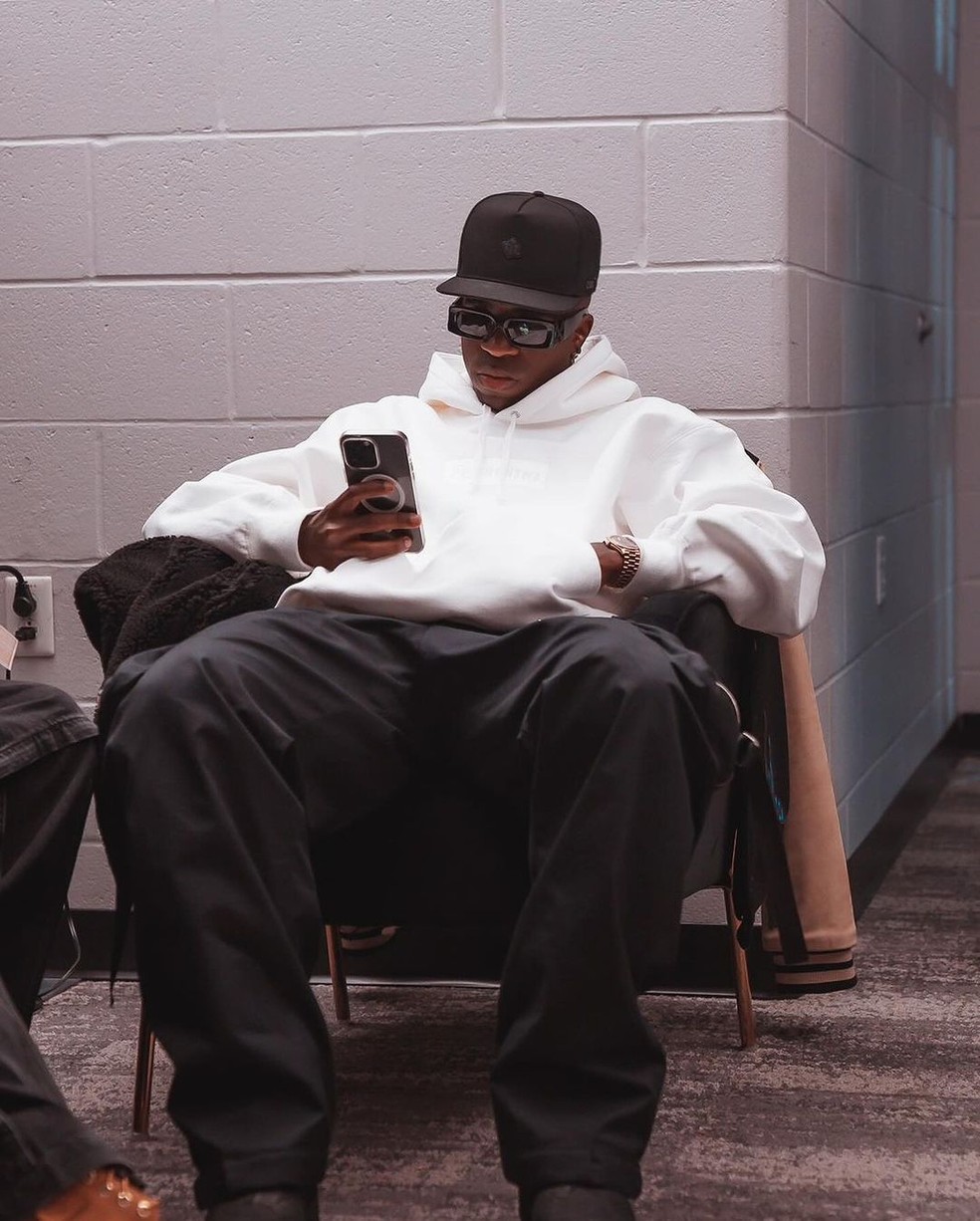 Nos Estados Unidos, Vini Júnior posa em clima de amizade com Michael B ...