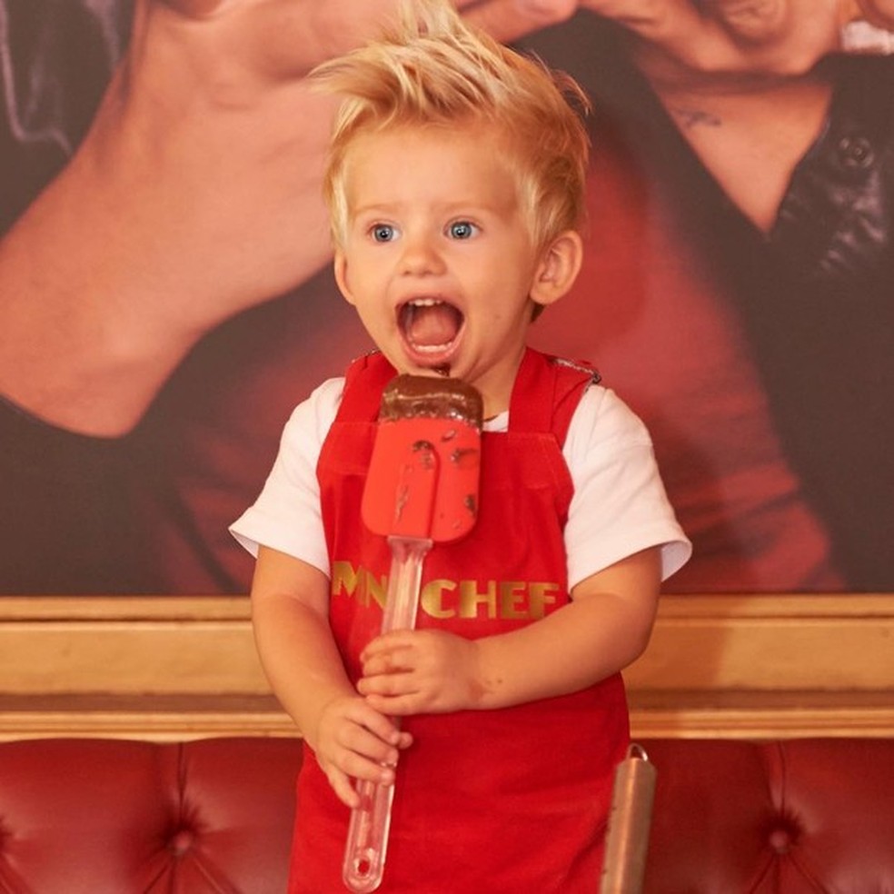 Enrico Bacchi mostra seus dons como minichef de cozinha e encanta ...